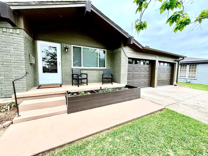 The Grape Stay Of Texas
In The Heart Of Grapevine - Grapevine, TX