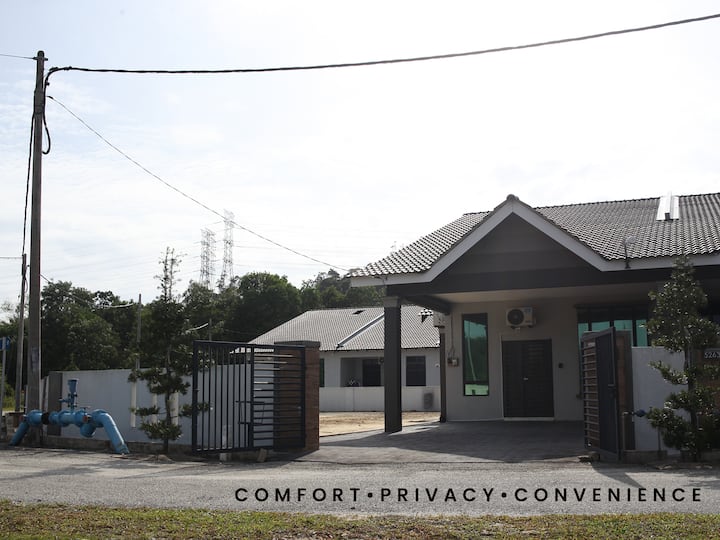 Modern Corner Lot In Kijal | 3 Queen Beds - Kijal