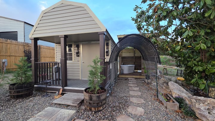 The Petite Retreat With A View, Luxury Glamping - Lake Weir, FL