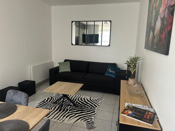 Maison Entière Rénovée  – 70 M Beaumont-les-autels - Brunelles