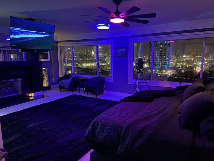 Romantic Skyline Retreat - Covington, KY