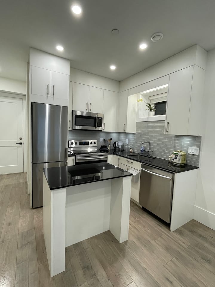 Cozy 2-bedroom Retreat In Dunbar-southlands - Vancouver