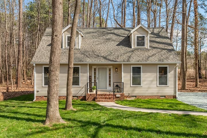 The Sunlit Stay Near Duke | 3br, 6 Miles To Duke - Chapel Hill, NC