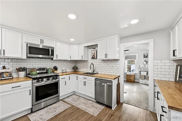 Walkable Charm: Newly Updated Village Gem - Akron, NY