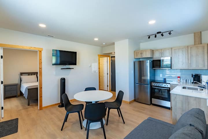 Lakeview Suites - Lac. Ste Anne Room 104 - Alberta