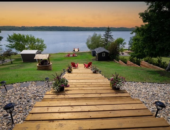 Revival Resort Tillicum/camrose - Camrose