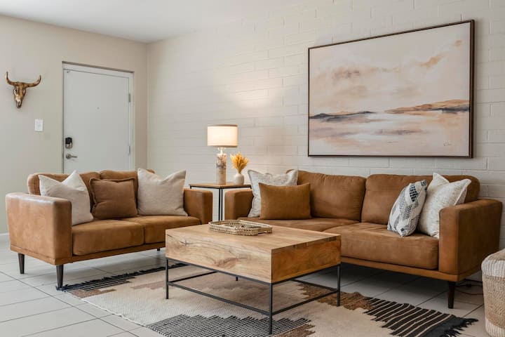 Resort-style 2br | Pool, Gym & Private Patio - Phoenix