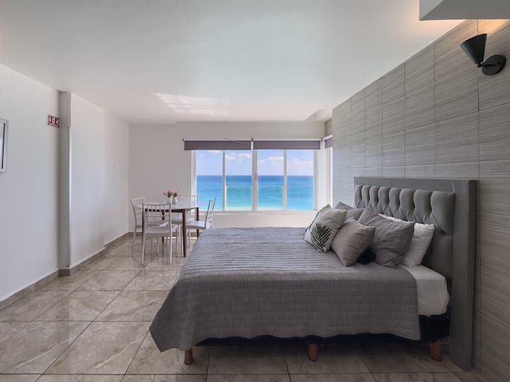 Oceanfront 2 Bedroom Apartment First Line View - Cancún
