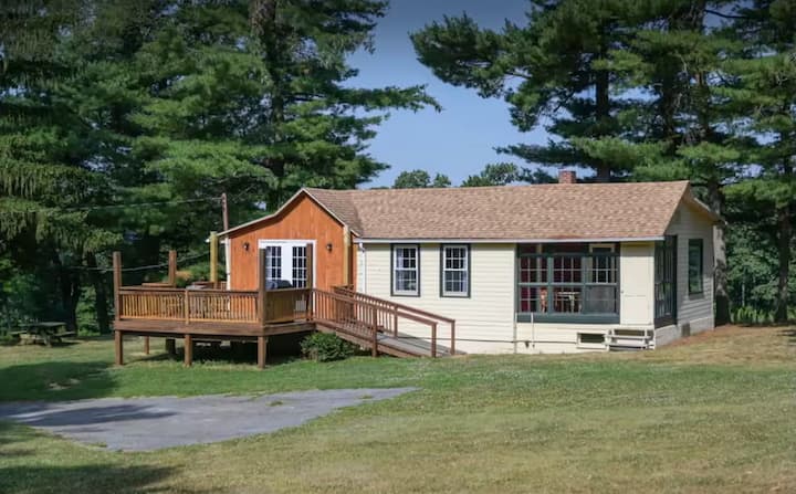 White Squirrel Farm | Cozy Cabin-nature-wildlife - Liverpool, PA