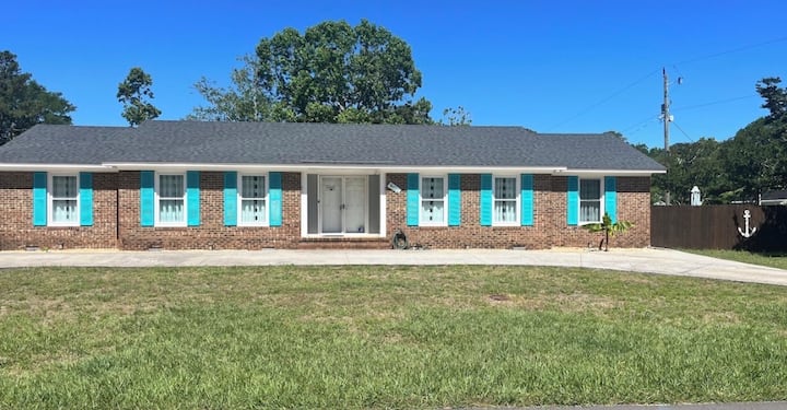 Flotilla•minutes To Beach•sleeps 10•pet Friendly - Carolina Beach, NC