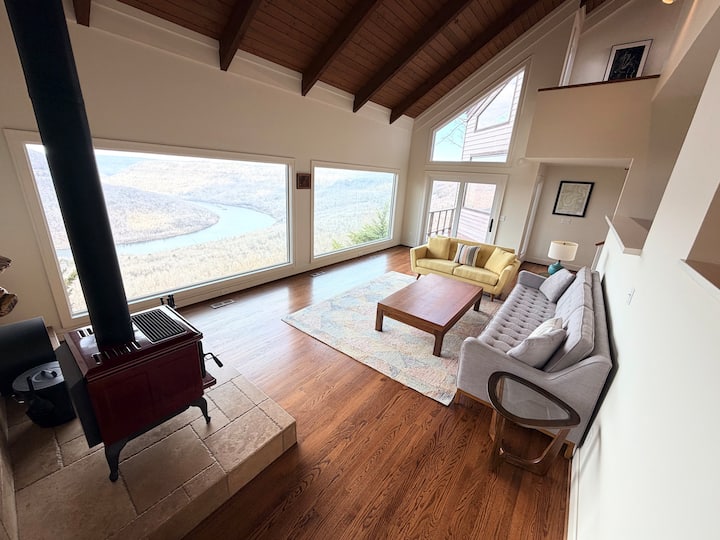 River Overlook At South Bluff Retreat - Signal Mountain, TN