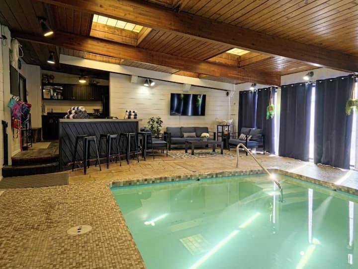 Historic Home W/ Indoor Pool On Iconic 8th St. - Fargo, ND