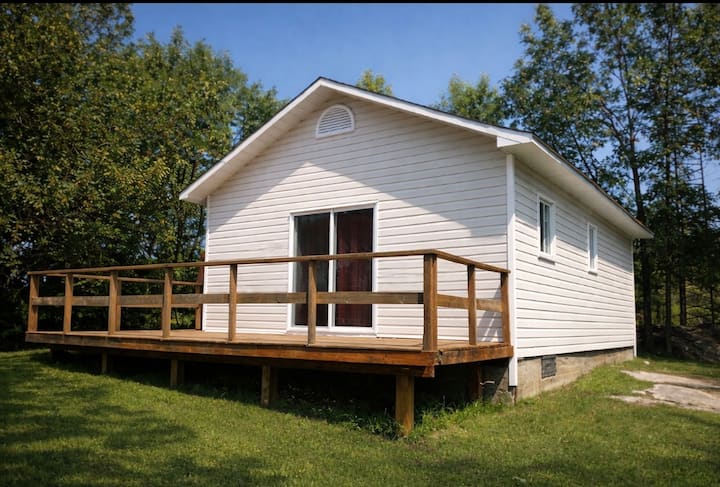 Perfect Lakefront Escape Cottage - Lake Nipissing