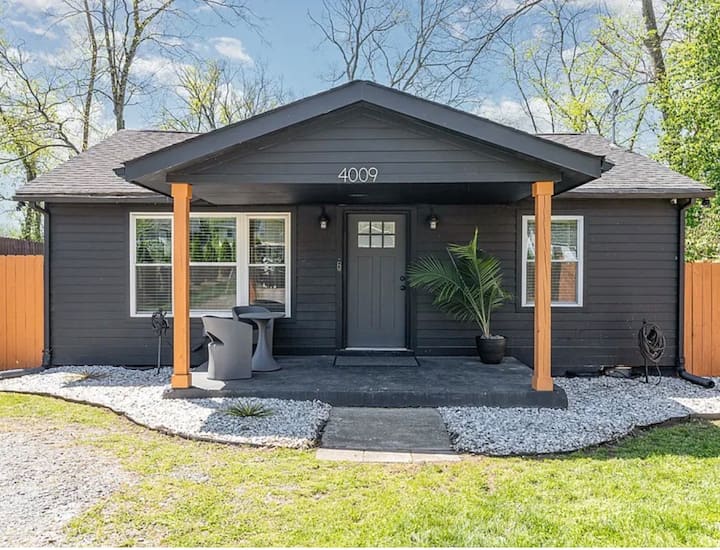 Room In A Shared Space, 15 Minutes From Downtown