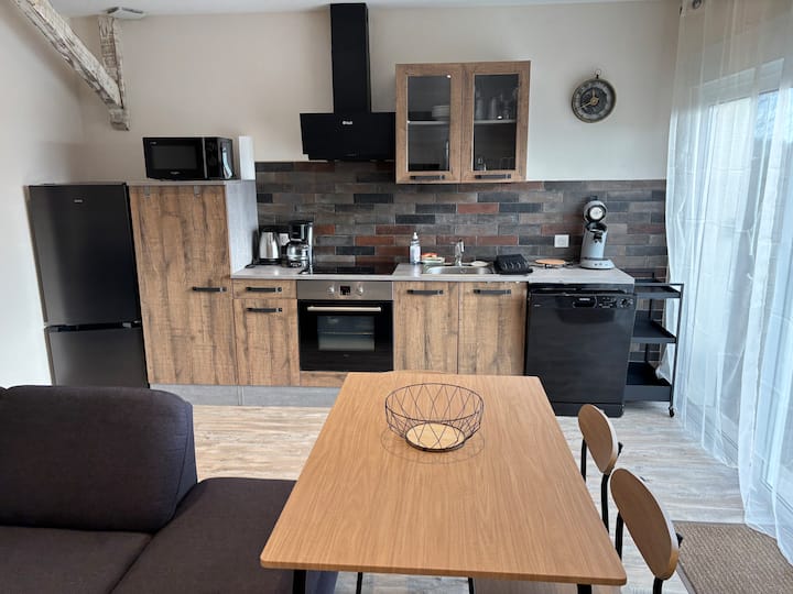 Agréable, Appartement De Plain-pied - Aurillac