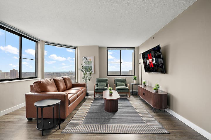 Downtown Skyview | 11th Fl | Parking | Pool | Gym - Minneapolis, MN