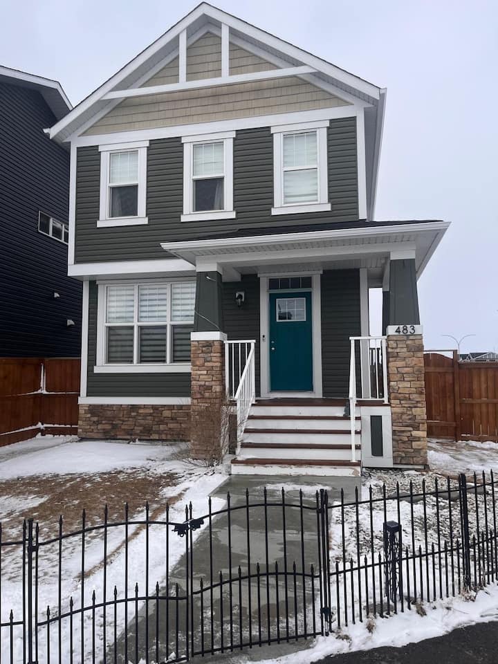 Elegant Escape | 8 Guests - Alberta