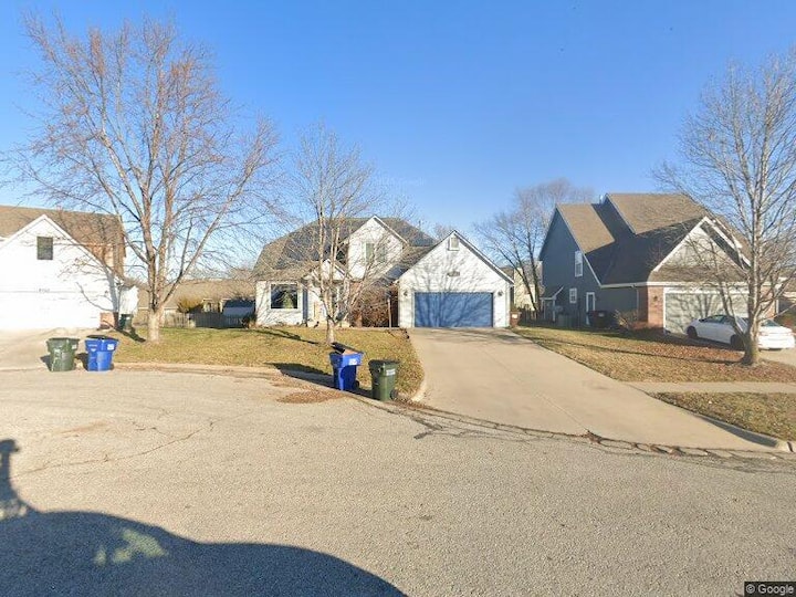 Spaceous Family Home - Lawrence, KS
