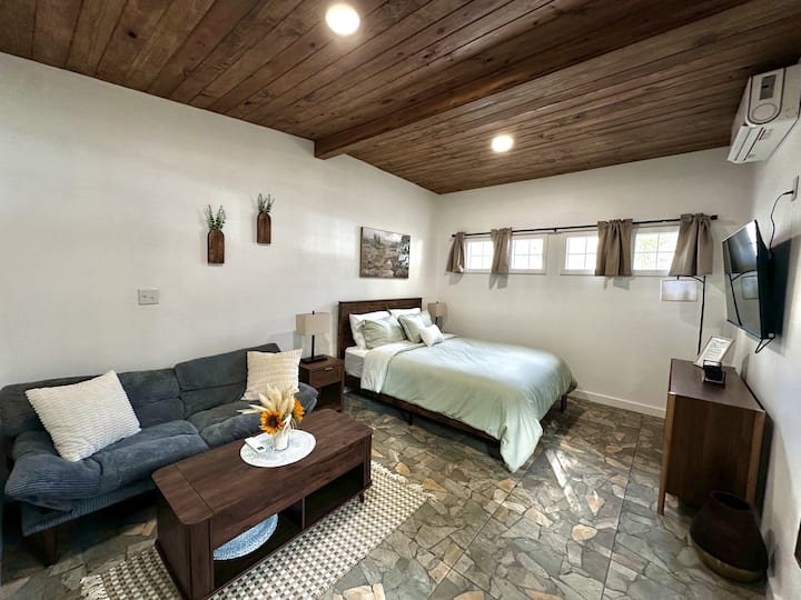 Studio 407 | Near Parks, Downtown & Airport - Orlando