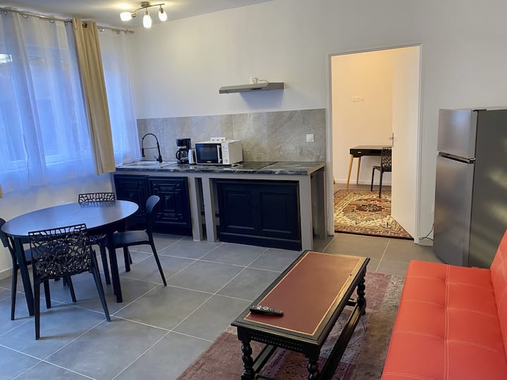 Rdc, Calme, Centre Ville, 3 Personnes, Cour - Caudry