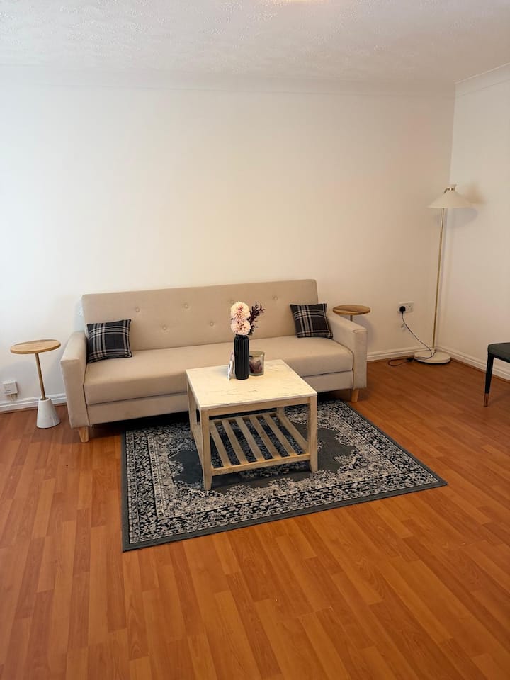 Quiet Area Of Moston | Very Clean Cosy 2 Bed Home. - Ashton Town Hall