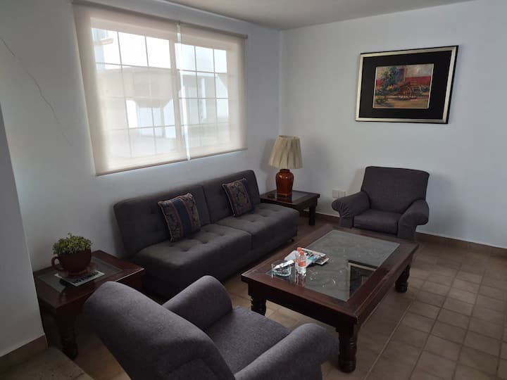 Casa 2 Recamaras Y 1 Sofacama Con Cocina
39 A - Santiago de Querétaro
