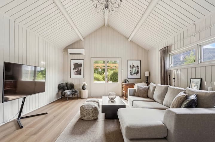 Cozy Home - Private Shoreline, Dock, Forest & View - Noruega