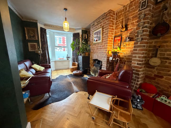 Stylish Cardiff Retreat | 3 Bed Home - Sleeps 8 - Cardiff