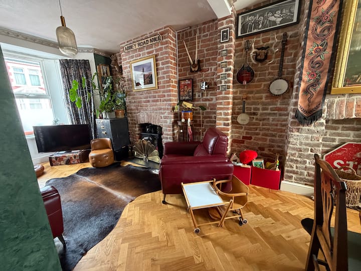 Unique Cardiff Home | 3 Bedrooms - Sleeps Up To 8 - Cardiff