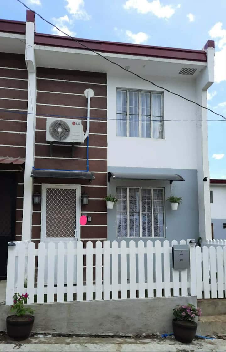 Shabby Chic Tiny Home (Victorian Style Inspired). - Naic