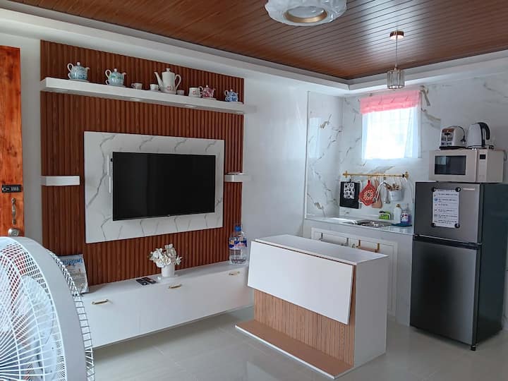 Tiny Home With Victorian Charm - Naic