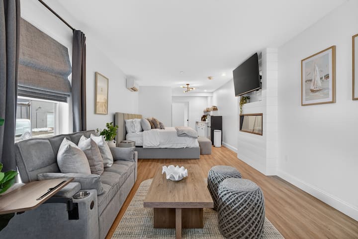 Mystic Inn Suite #1-stylish Modern Studio - Stonington, CT
