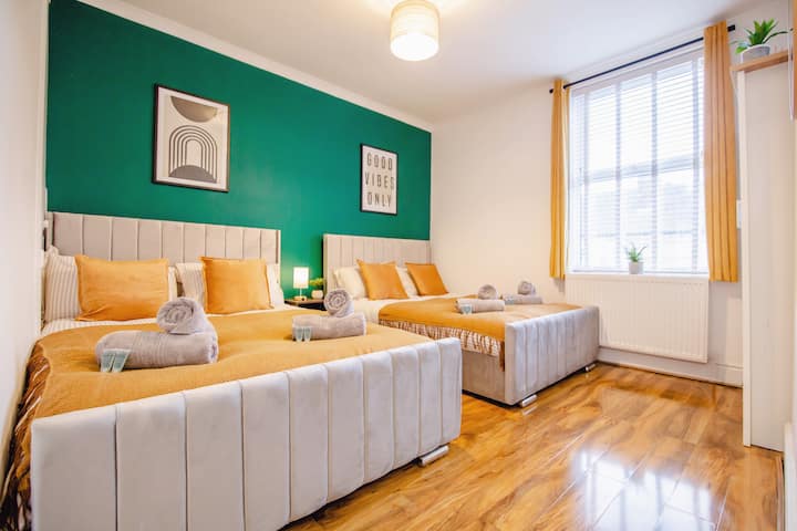 Green Haven Sheffield | 2 Bath | Parking | 14ppl - Sheffield