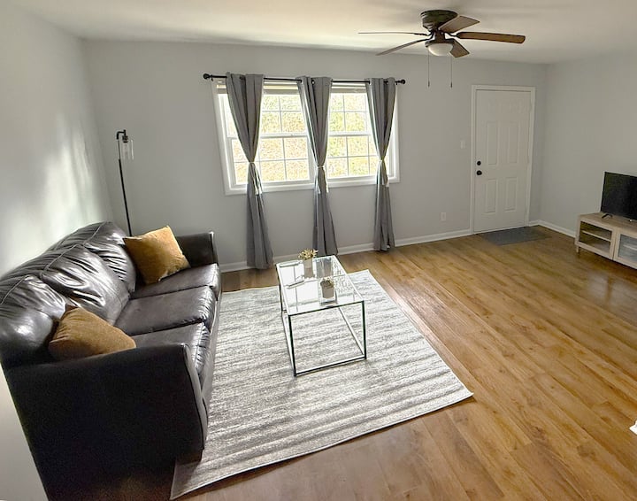 2br In Desirable North Hills Neighborhood - Raleigh, NC