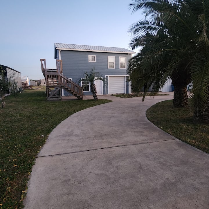 Centrally Located 2br Home W/ Large Deck & Parking - Port O'Connor, TX