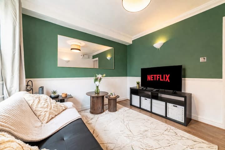Chester House 3 Bedroom Free Parking Sleeps 8 - Reading