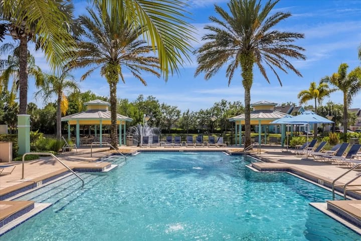 Palm Breeze Disney Hideaway | 1br + Shared Pools - Gatorland, Orlando
