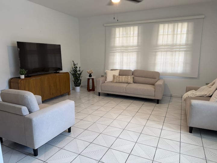 Comfortable 3-bedroom House In Manati - Barceloneta