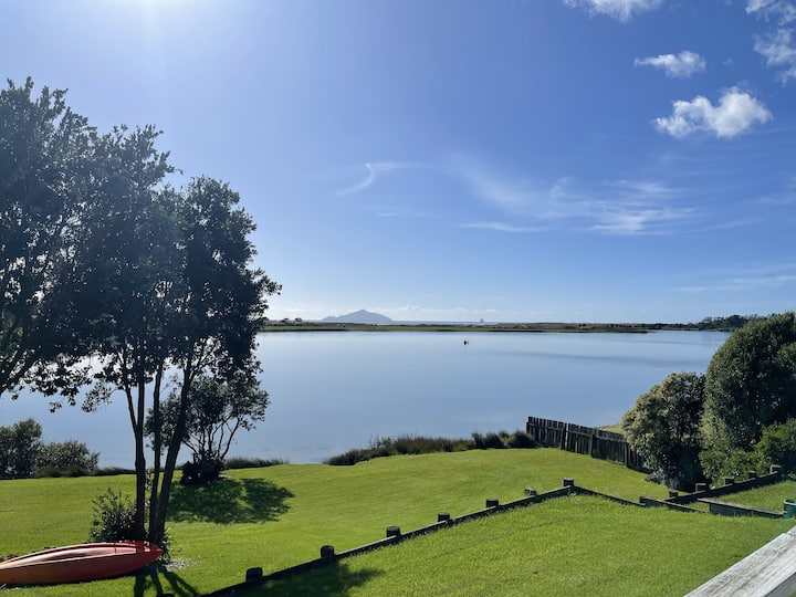 Riverfront Kiwi Bach — Big Lawns, Big Views, Waipu - Waipu