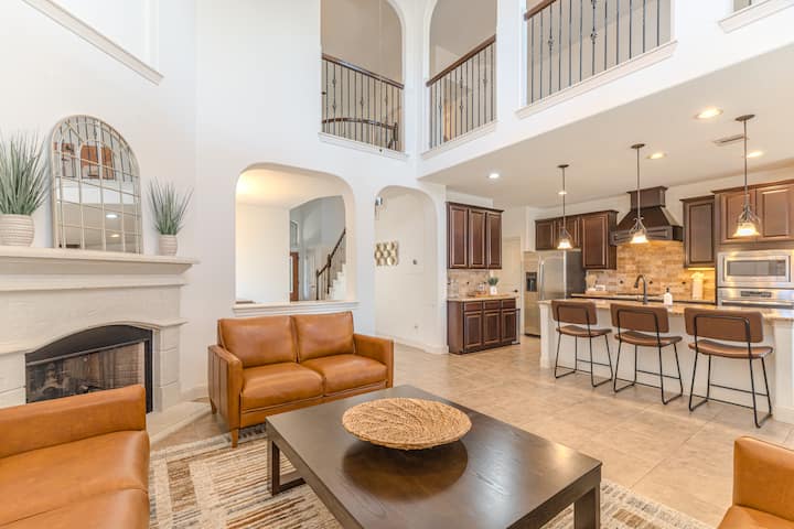 Serene Woodlands Home For Family Getaways - Tomball, TX