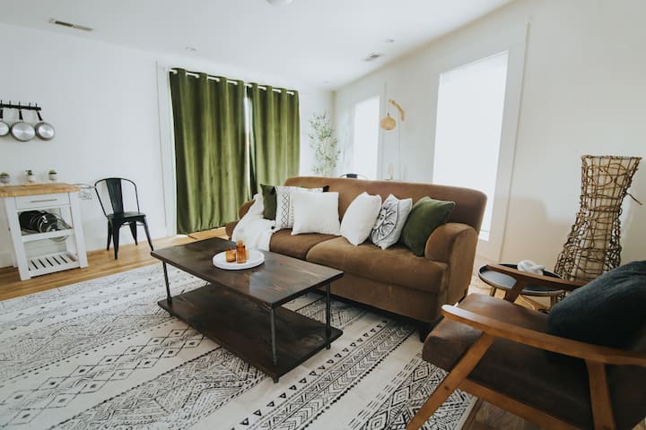 Easy Walk To Downtown Mall, Cozy Bohemian Digs! - Charlottesville, VA