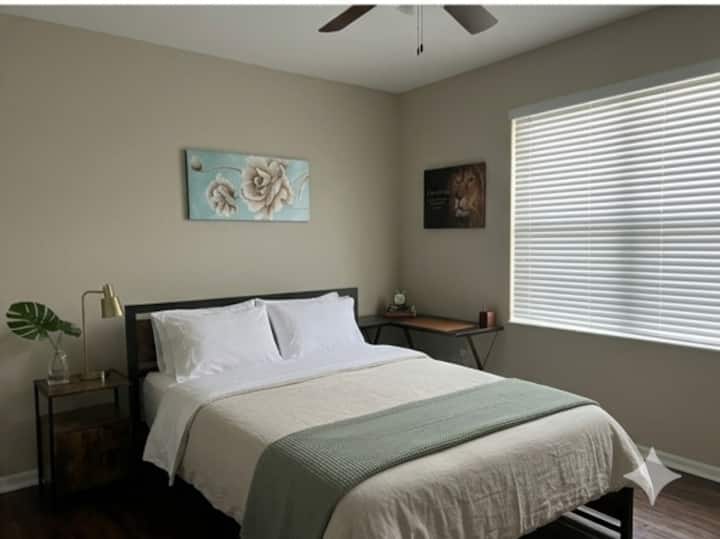 Beautiful Room Private Bathroom - Delray Beach, FL