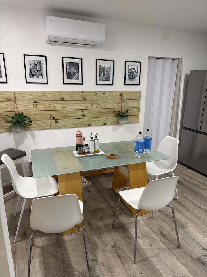 The Blue Accent Retreat - Altamonte Springs, FL