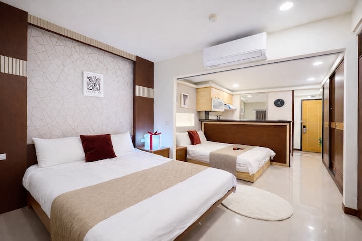 Jw812｜西門町｜家庭友善多床房｜近捷運｜netflix・微波爐・洗衣機｜電梯大樓｜1–4人 - Taipei City