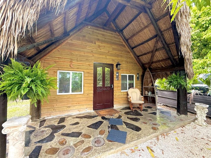 Warm & Cozy Wood Cabin - Homestead, FL