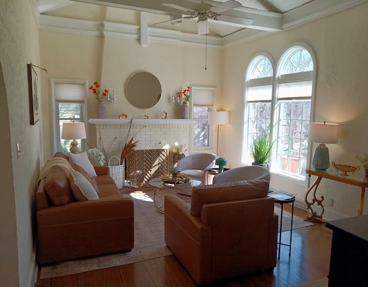 Cozy Midtown Mediterranean - Omaha, NE