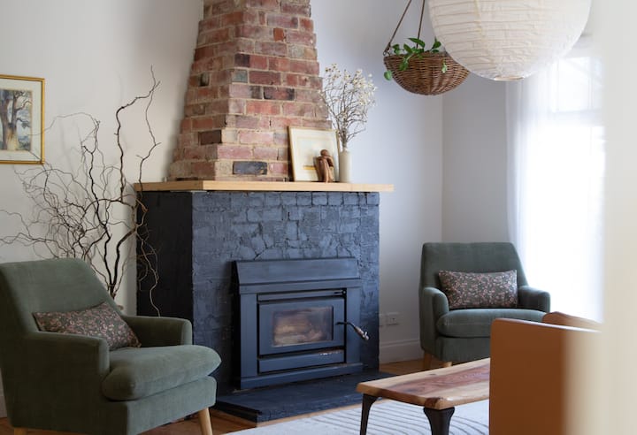 Mrs Flowers ~ Quiet Luxury In The Centre Of Town - Heathcote