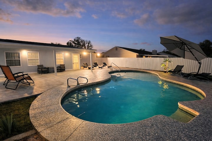 Brandon Private Home W/ Pool & Patio - 리버뷰