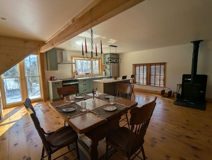 Newly Renovated Apartment In Antique Farmhouse. - Rockland, ME