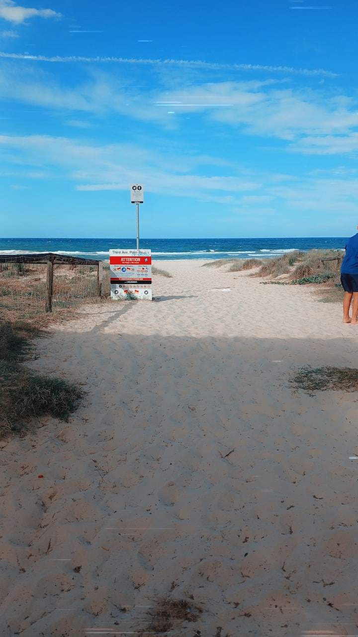 “
Palm Beach 2br Beach Stay•walk To Cafes&ocean - Gold Coast